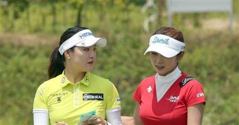 포토 안소현 유소연훈훈한 경기마무리