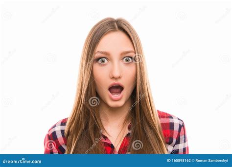 Foto De Cierre De Una Adorable Linda Chica Abriendo La Boca Foto De