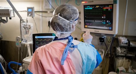 Epidemia w Polsce wciąż groźna Ponad tys nowych zakażeń koronawirusem Polska PR PL