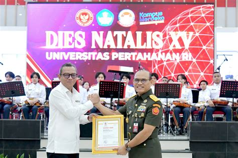 Bnsp Serahkan Sertifikat Lisensi Ke Universitas Pertahanan Ri Dalam