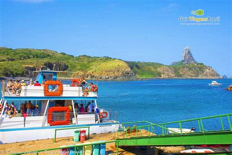 Imagem Do Barco Ancorado Aguardando Turistas Para Sair Para O Passeio