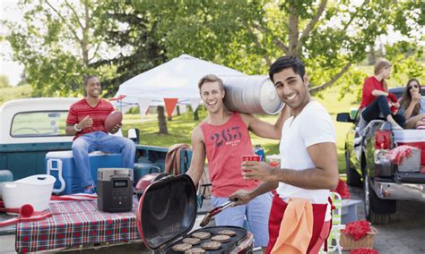 What Is A Tailgate Party And What Should You Bring