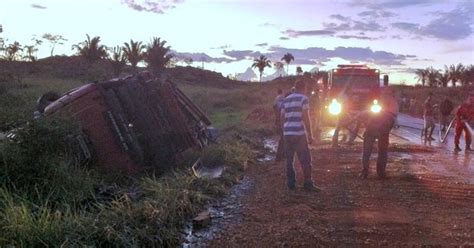 G1 Acidente Entre Dois Caminhões Causa Fila De 5 Km Nos Dois Sentidos