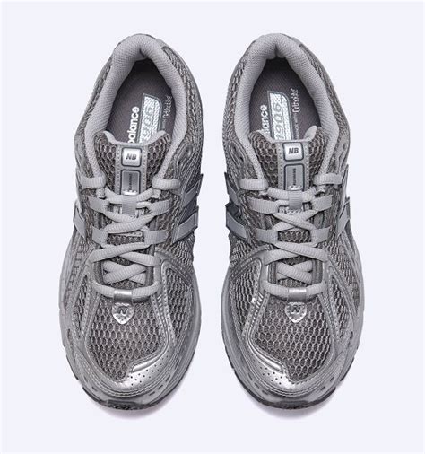 치마에 어울리는 강소라 발편한운동화 뉴발란스 운동화는 제이블