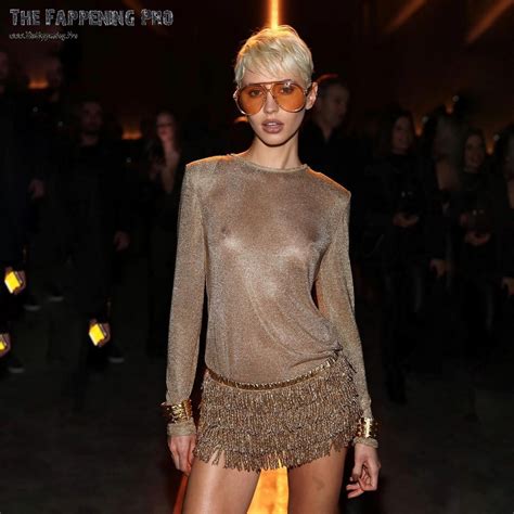 Iris Law Exposed Her Braless Tits In Milan 9 Photos Iris Laws Tits In