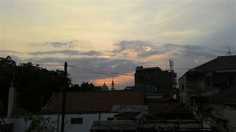 Memandang Langit Kotak Cerita