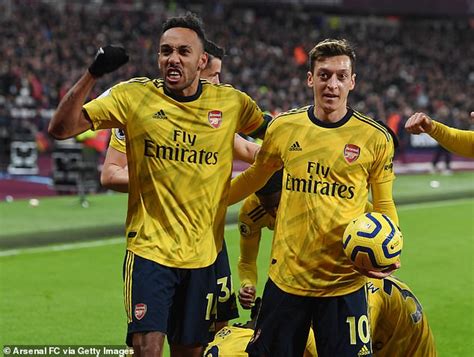 Arsenal Captain Pierre Emerick Aubameyang Bids Farewell To Mesut Ozil