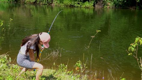 Hook Fishing Beautiful Girl Fishing Big Fish With Traditional Hooks