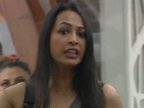 Bigg Boss 14 Weekend Ka Vaar Kashmera Shah Gets Evicted Advices Arshi