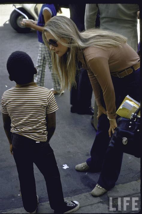 25 Fascinating Color Photographs Of A Young Peggy Lipton From The 1960s