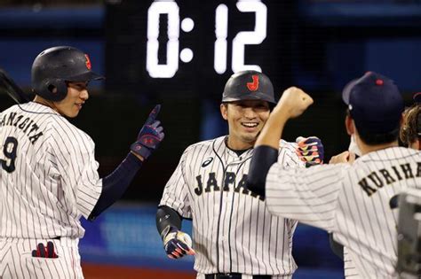 東京五輪の野球日本代表「侍ジャパン」は2日、米国代表と準々決勝を戦い、7 6で逆転サヨナラ勝ちした。延長タイブレークの末に、甲斐拓也捕手