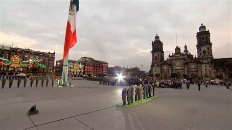 AMLO iza bandera a media asta en memoria de víctimas de sismos