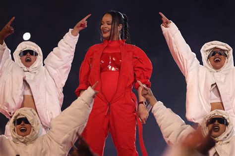 Rihanna Confirms Shes Pregnant After Her 2023 Super Bowl Halftime