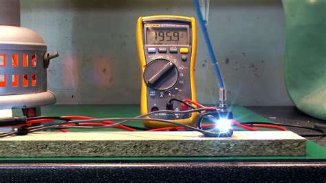 A Dramatic Demo Of AC Versus DC Switching Hackaday