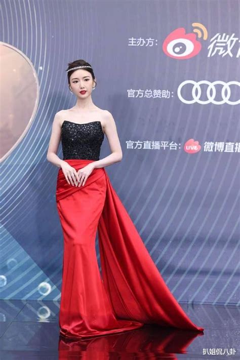 微博之夜紅毯：劉亦菲最美，歐陽娜娜牽手任敏，王一博王俊凱比帥 壹讀