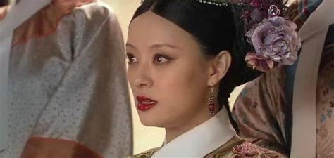 《甄嬛传》：在甄嬛滴血认亲的时候，看看各位娘娘的态度！甄嬛传甄嬛皇后新浪新闻
