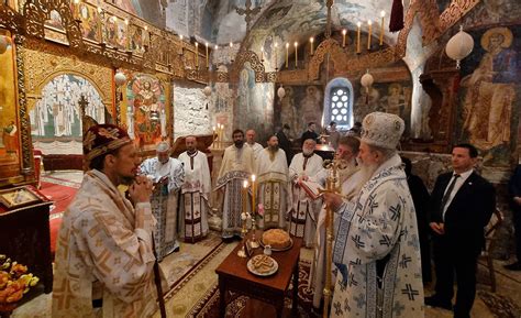 Епископи Димитрије и Теодосије богослужили у Пећкој патријаршији