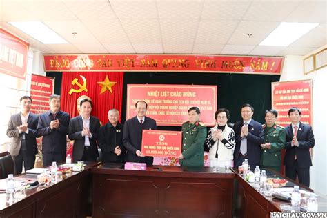 Thượng tướng Bế Xuân Trường Chủ tịch Hội Cựu chiến binh Việt Nam thăm