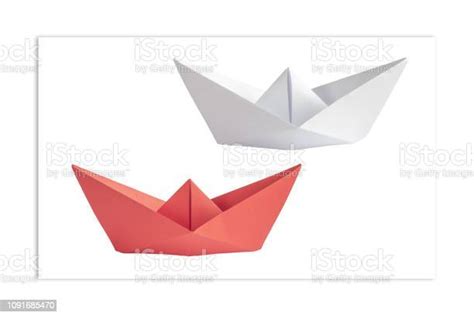 백색과 빨강 배 서로 반대입니다 종이 접기 미니 멀리즘의 개념입니다 개념에 대한 스톡 사진 및 기타 이미지 개념 공란