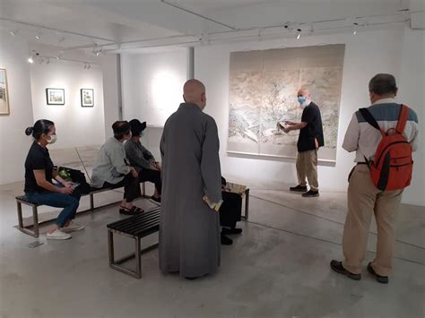 雄獅美術 今天 九月四日 週六 「臺灣雲豹回來了」，開展囉！ 一早畫家本人李賢文先生就來現場