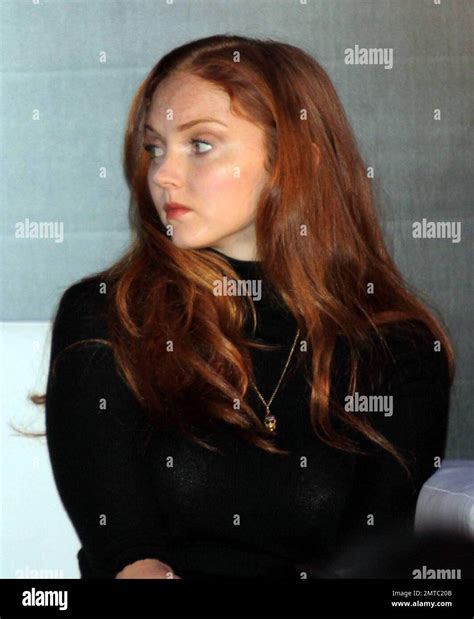 Lily Cole Pirelli Calendar Dasi Missie