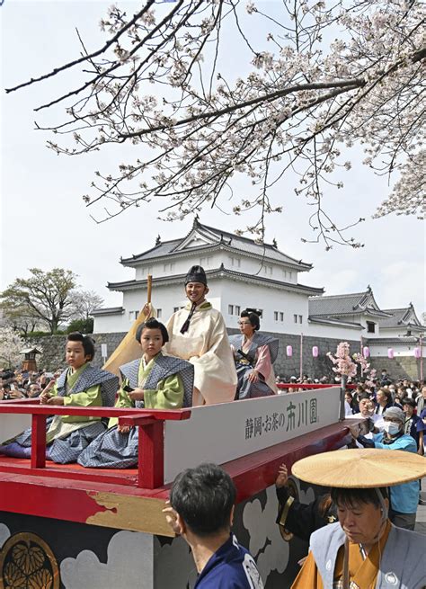静岡まつりに「大御所issa」 花見行列、駿府の春盛り上げ｜静岡新聞digital 静岡県のニュース