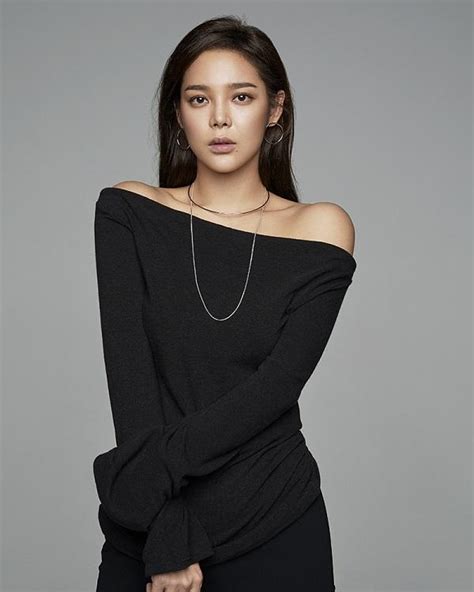 朴诗妍最新写真公开 性感女神展多种魅力