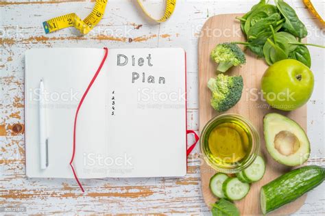 다이어트 계획 개념녹색 식품 및 노트 패드의 선택 0명에 대한 스톡 사진 및 기타 이미지 0명 개념 건강한 생활방식 Istock