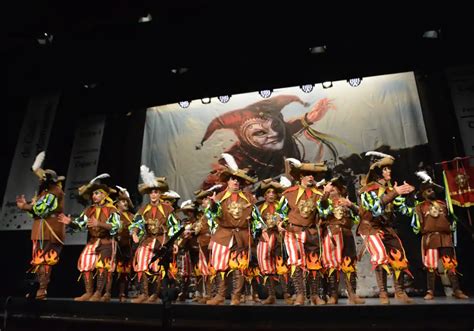 COAC El aplaudido pasodoble de la comparsa de Carmona contra los más cobardes del aula
