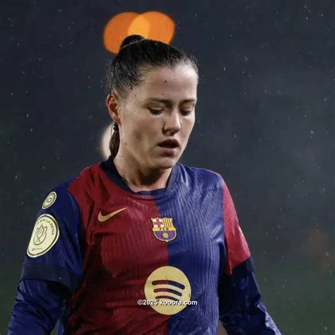 الإصابة تبعد مهاجمة برشلونة عن مواجهة ريال مدريد
