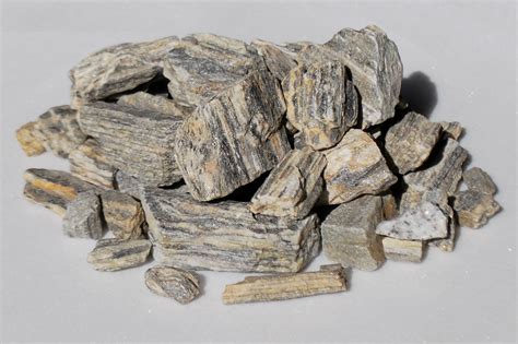 Сланцевая крошка Каменная кора Grau Gold - Купить за 30,00 BYN/мешок в ...