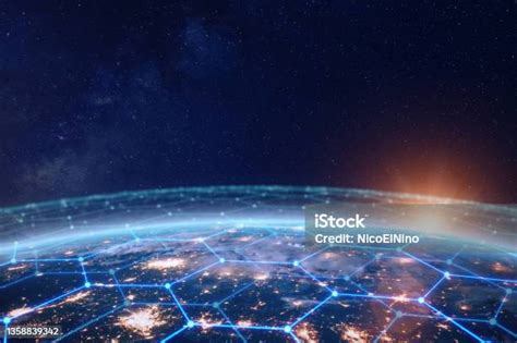 글로벌 비즈니스 및 금융 디지털 교환을 위한 지구 위의 통신 네트워크 사물 인터넷 블록체인 스마트 커넥티드 시티 미래지향적인