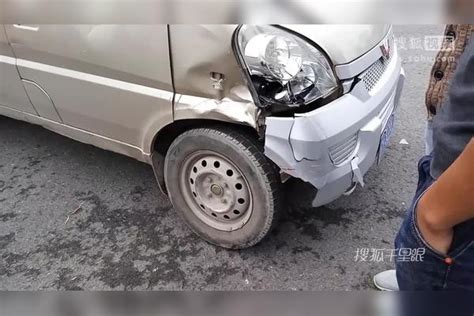 【江苏】新路未装红绿灯路口经常发生撞车事故红绿灯路口事故