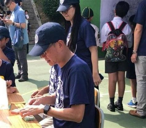 快60歲的富二代幾乎沒上過一天班每年收租3個億住40億的豪宅 每日頭條