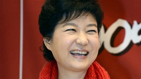 포토 오늘도 빨간목도리 선물 도대체 몇개째야~ Jtbc뉴스