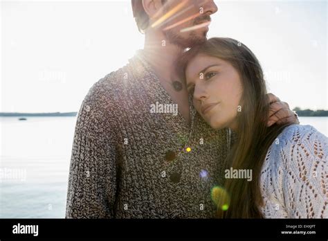 Jeune Couple Banque De Photographies Et Dimages à Haute Résolution Alamy