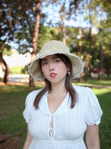 65kg微胖女夏日白洋裝草帽穿搭 背心心🦦 Ohhpei Dcard