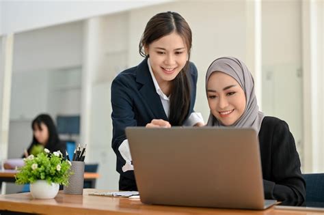 Premium Photo Attractive Asian Businesswoman Training And Giving An
