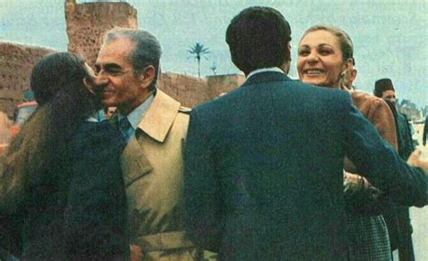 تصویر لحظه‌ دیدار شاه و فرح پس از خروج از ایران با فرزندانشان رضا و