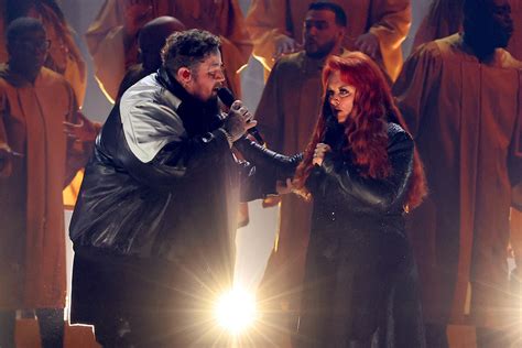 Fans Voice Concern For Wynonna Judd After Bizarre Cma Awards