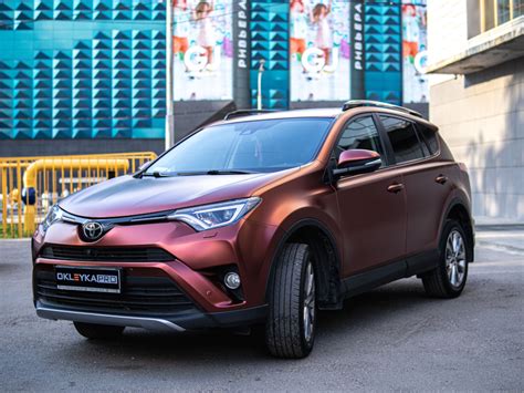 Toyota RAV4 🚗 оклейка цветным винилом SunMax в «Красно-коричневый ...