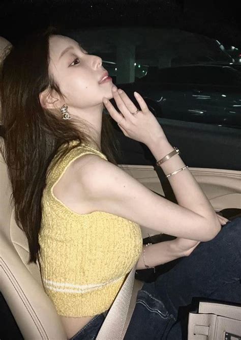 논란 의식했나야옹이 작가 “내 차 아님” 발 빠른 슈퍼카 해명 손에 잡히는 뉴스 눈에 보이는 뉴스 뉴스엔