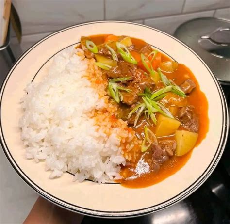 Цахим Гуляш Орц Үрхийн мах 1 кг Наран цэцгийн тос 1 халбага Сармис 2 хумс Сонгино 3