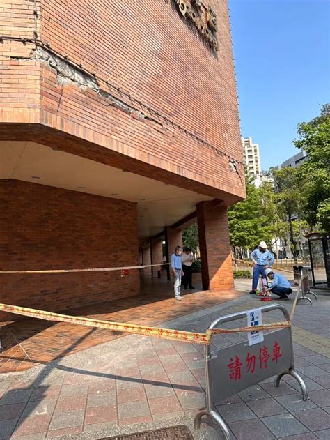 花蓮72大地震！台北福華飯店「外牆磁磚掉滿地」 急拉封鎖線 0403花蓮大地震 焦點 Nownews今日新聞