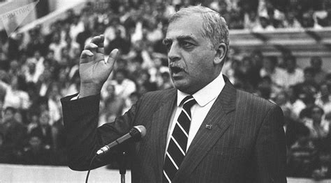 დამოუკიდებელი საქართველოს პირველი პრეზიდენტი ზვიად გამსახურდია დღეს 83