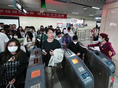 连续3天刷新记录 “五一”假期武汉地铁客运量达2648万乘次 荆楚网 湖北日报网