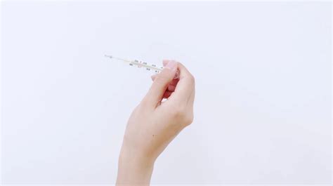 身体出现这些症状别忽视，可能不是衰老而是癌症的早期信号！