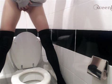 Videos Tagged With French Pissing