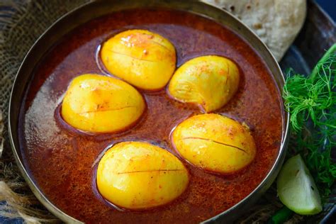 Kolhapuri Egg Curry Recipe Anda Rassa Video Whiskaffair