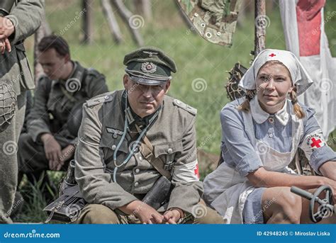 Deutscher Offizier Und Eine Krankenschwester Redaktionelles Bild Bild